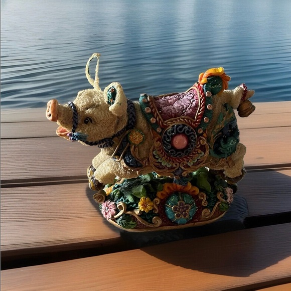 Possible Dreams | Accents | Crinkle Carousel Happy Hog Crinkle Figurine ...